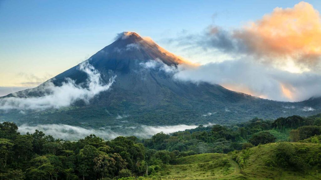 Exploring the Magnificent Volcanoes of Guanacaste, Costa Rica - Elysium ...